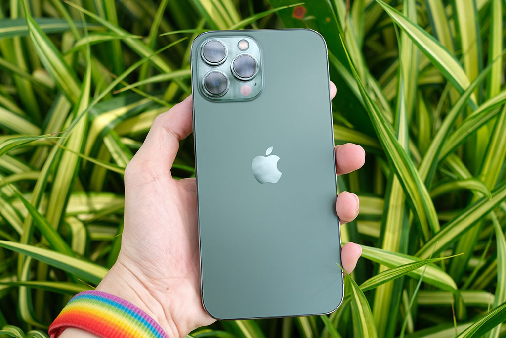 How Many Watts Does an iPhone Use? - Cornwall Solar Company