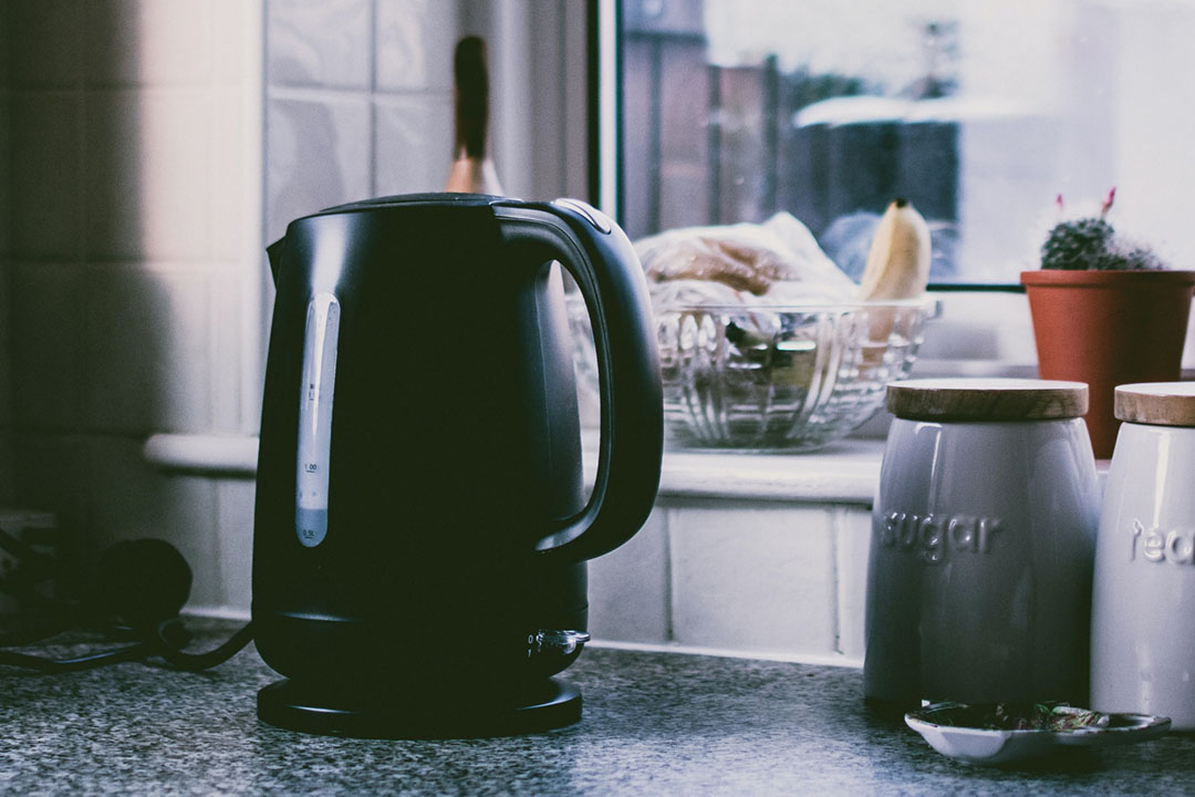 How Many Watts Does a Kettle Use? (Kettle Wattage Tested) - Cornwall ...