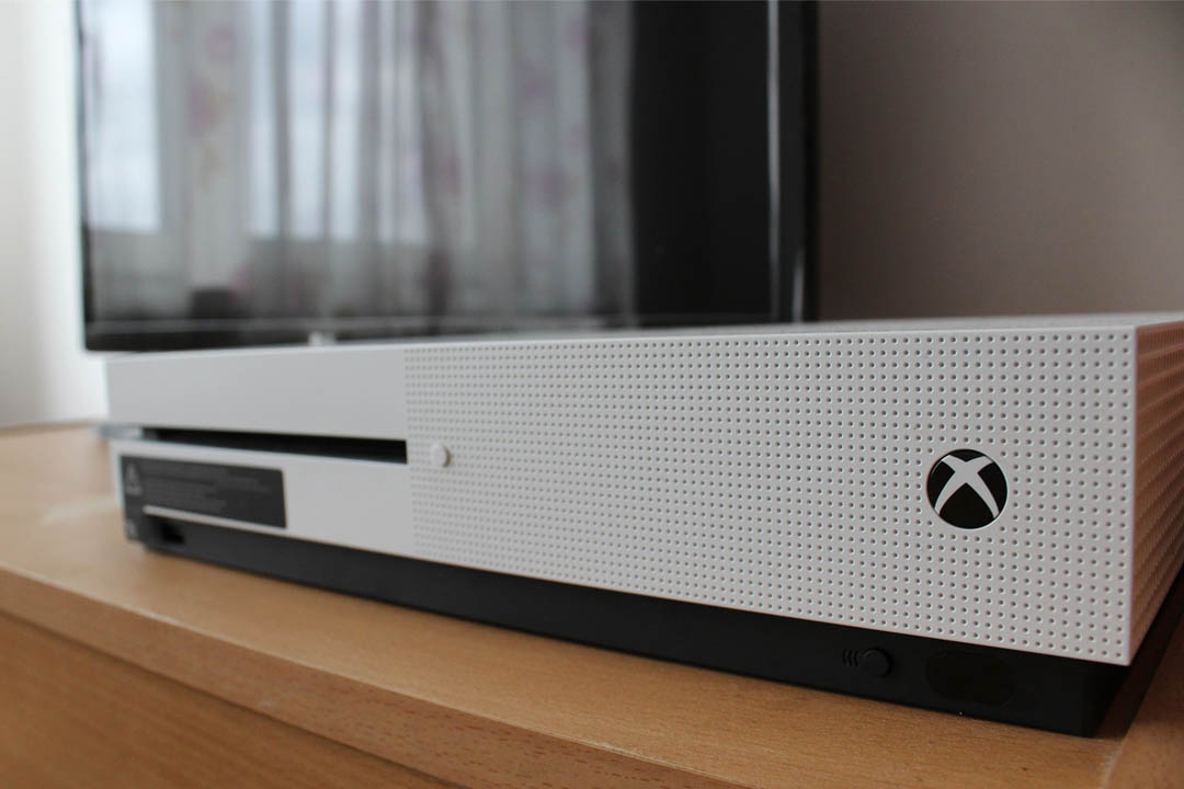 How Many Watts Does an Xbox One Use? (Xbox One Wattage Test) - Cornwall ...