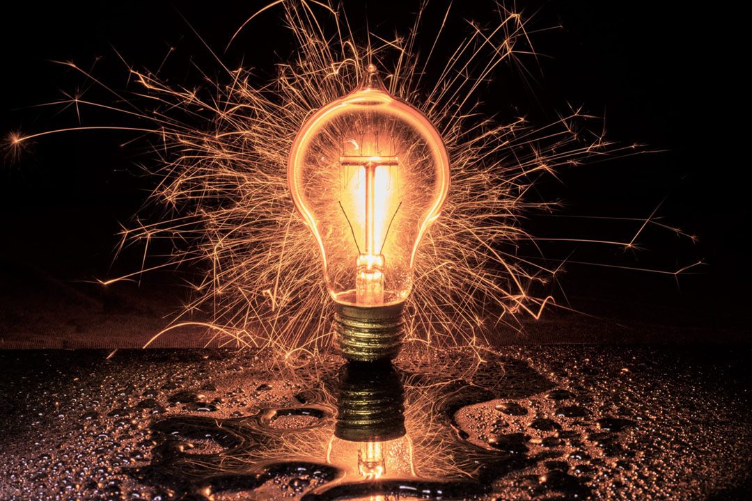 How Many Watts Does a Light Bulb Use? (Power Consumption Test ...