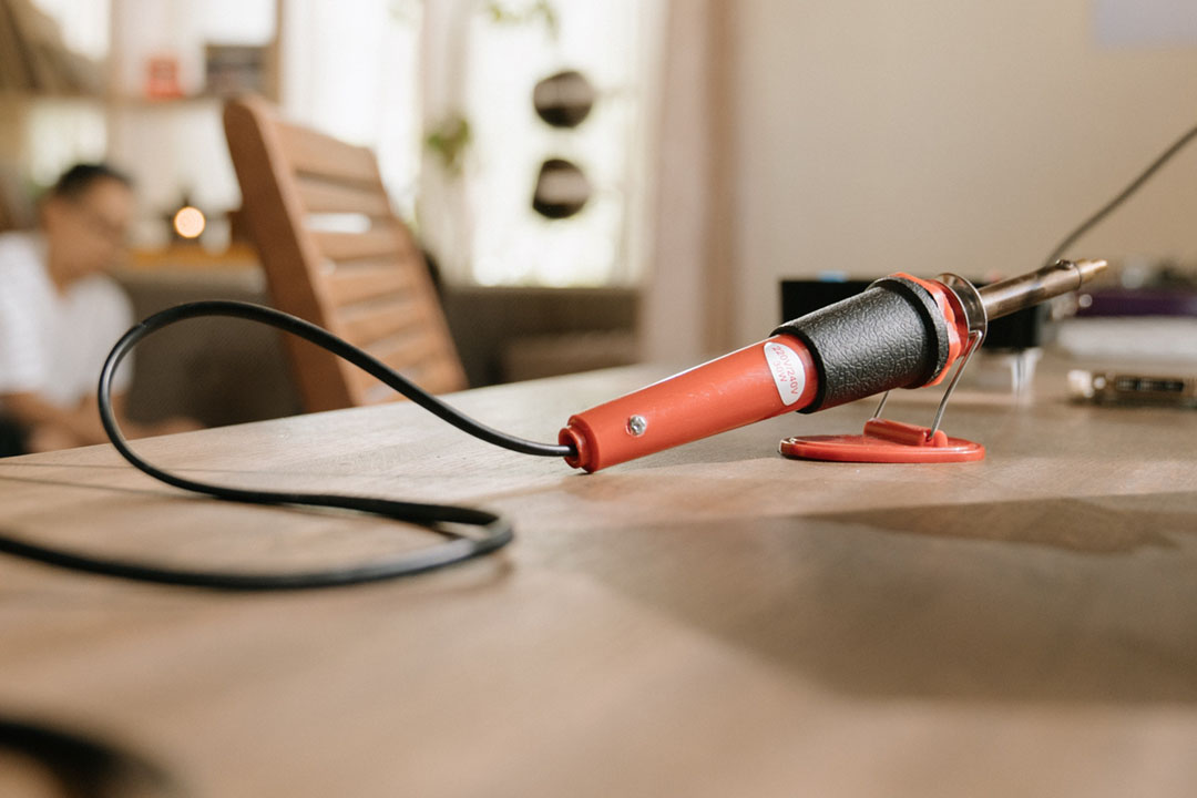 How Many Watts Does a Soldering Iron Use? (Power Consumption Test ...
